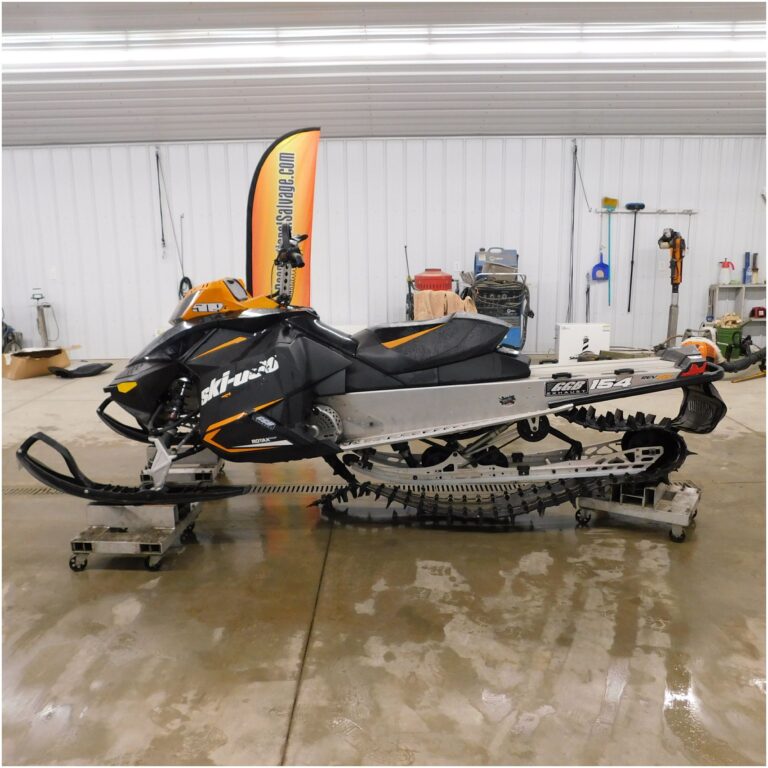 #1067 2014 Ski Doo Summit 800R – Recreational Salvage